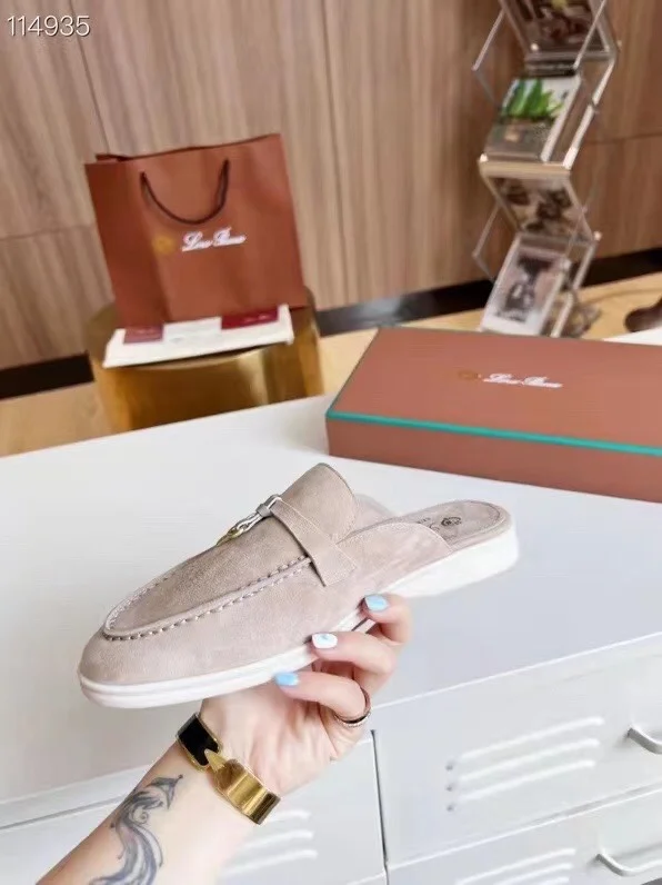 Low-cost Loro Piana Sandals