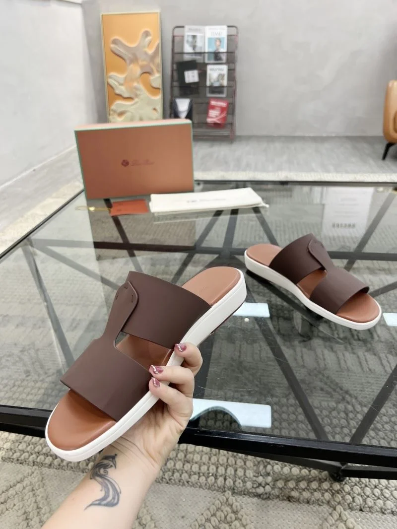 Low-cost Loro Piana Sandals