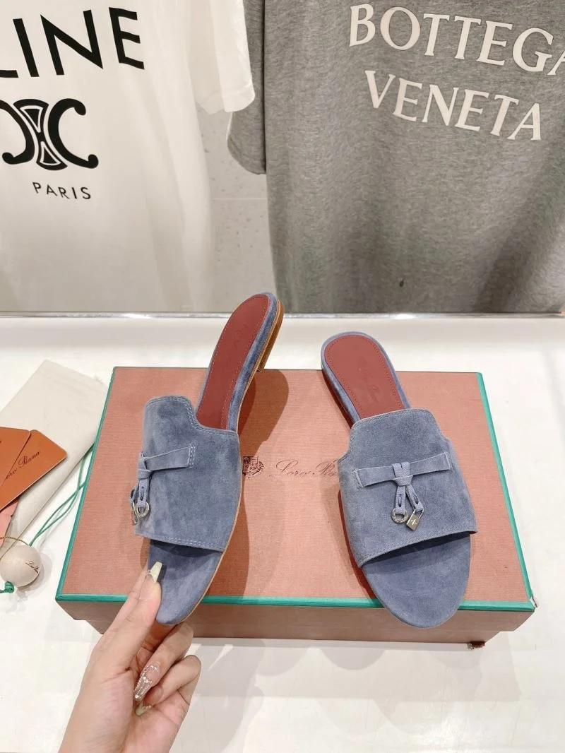 Top match Loro Piana Sandals