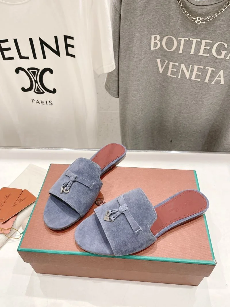 Top match Loro Piana Sandals