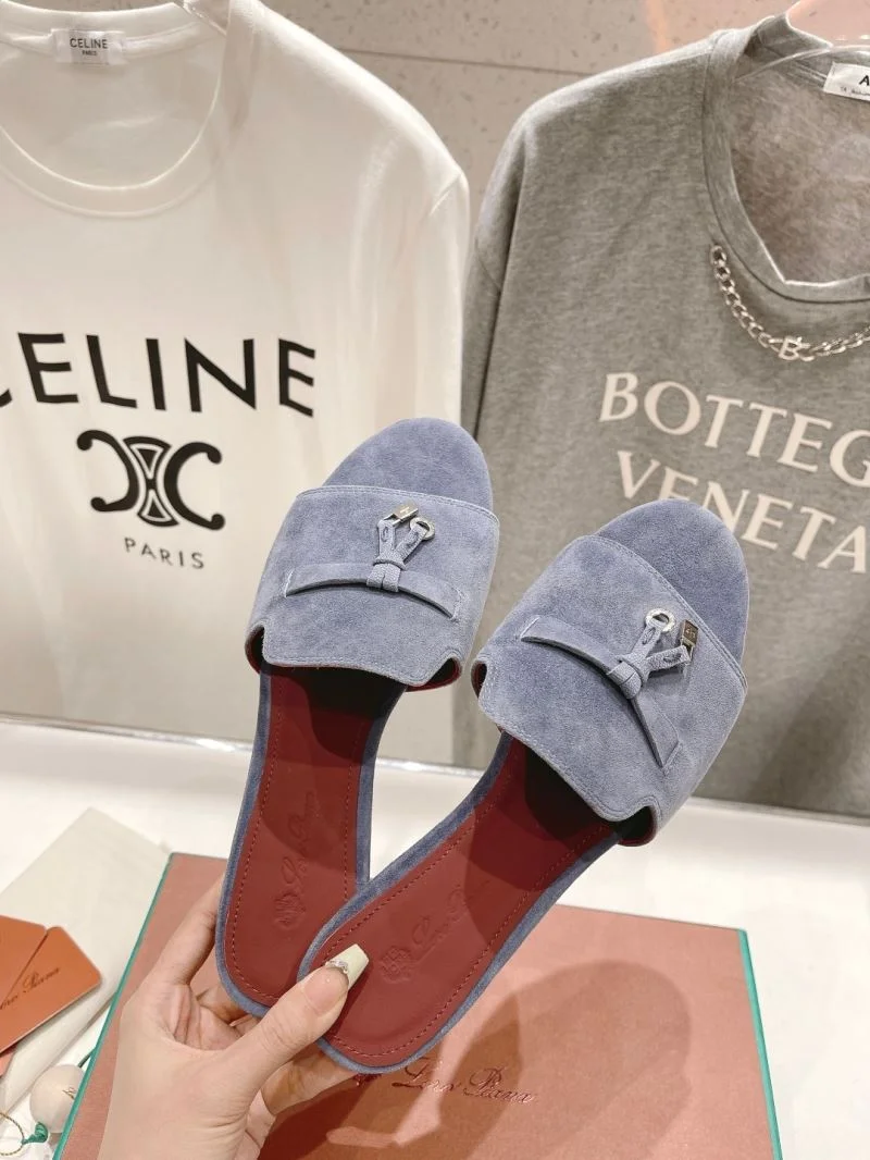 Top match Loro Piana Sandals