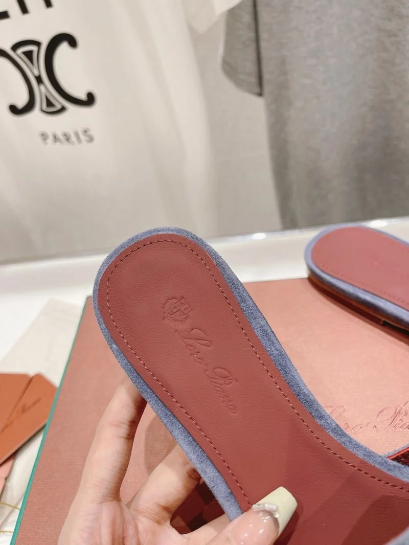 Top match Loro Piana Sandals