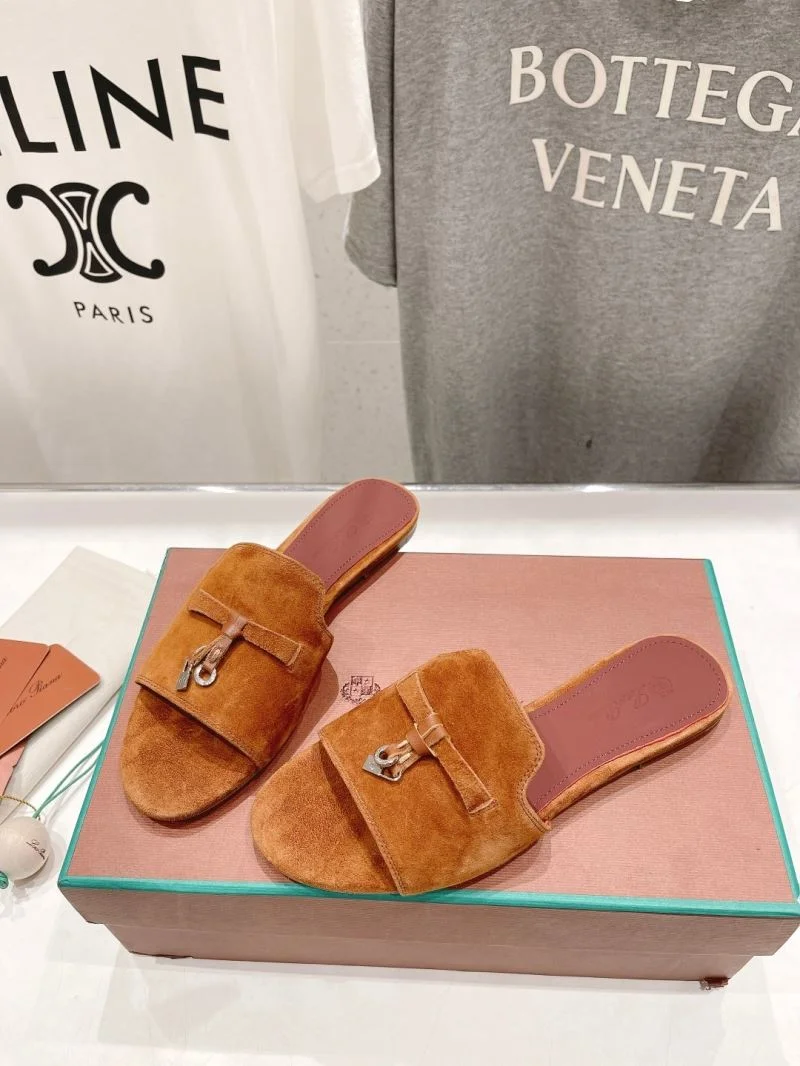 Top match Loro Piana Sandals