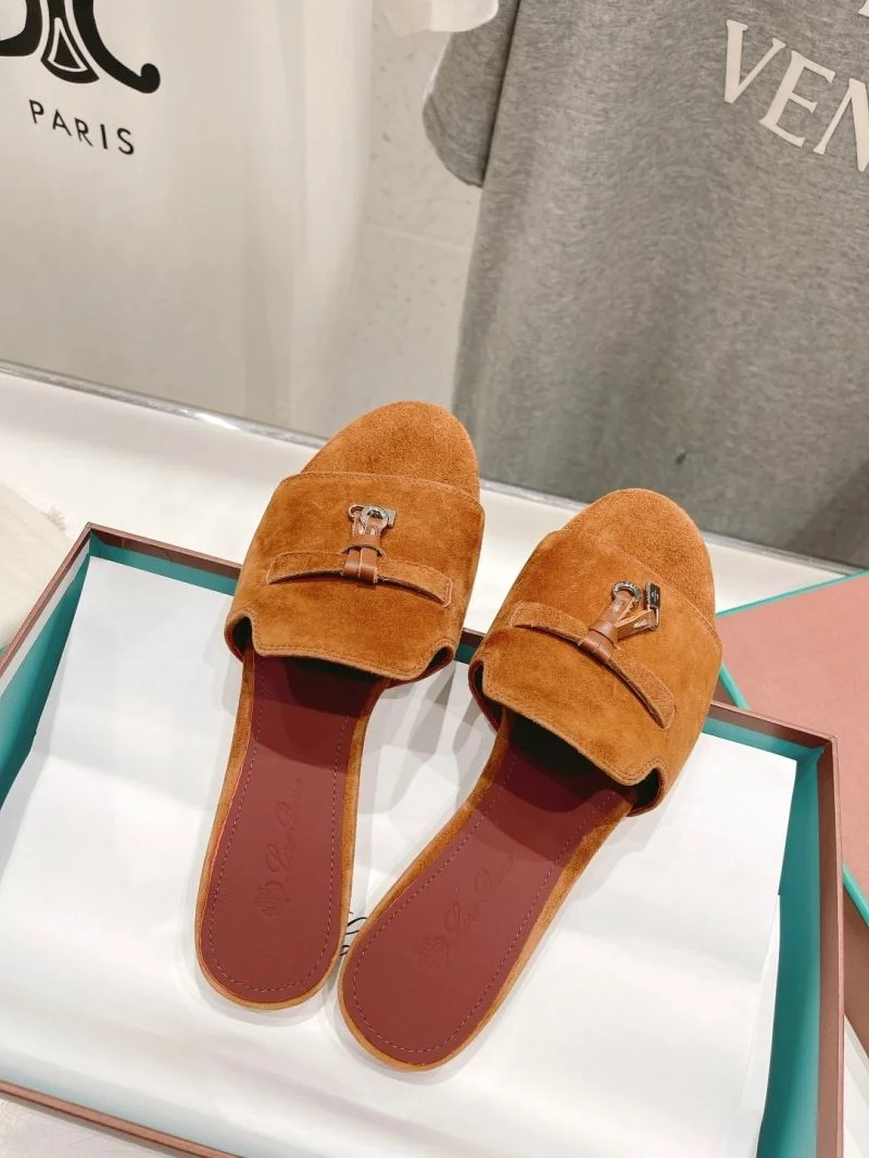 Top match Loro Piana Sandals