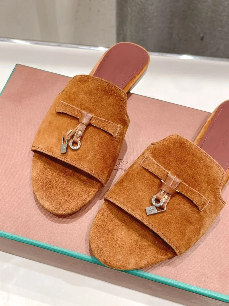 Top match Loro Piana Sandals