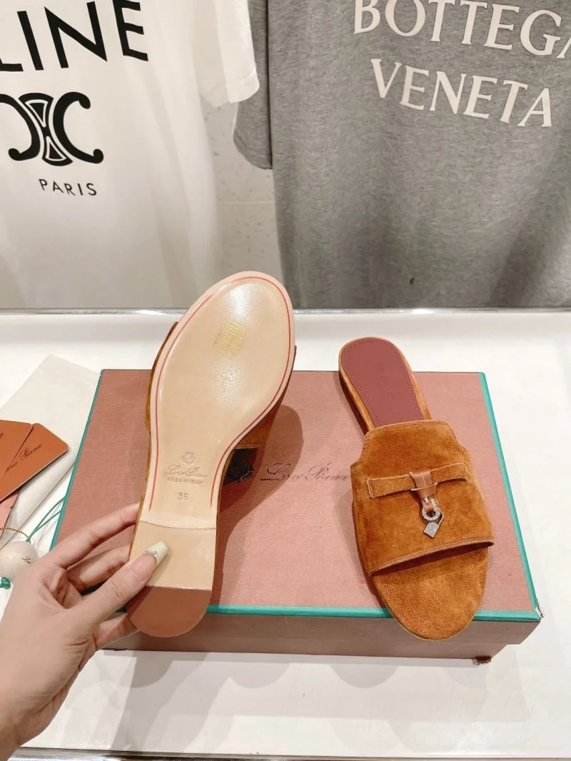Top match Loro Piana Sandals