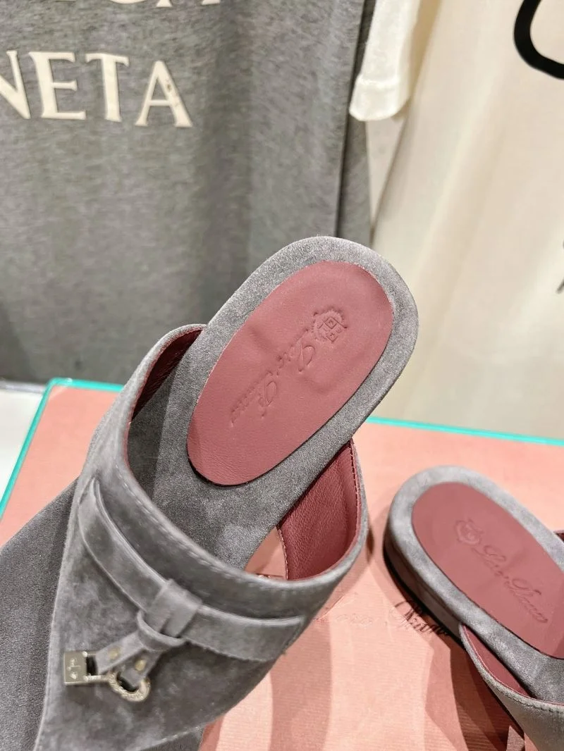 Low-cost Loro Piana Sandals