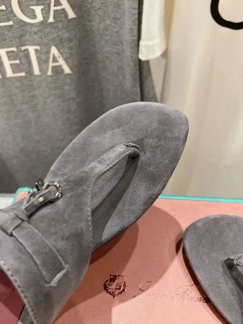 Low-cost Loro Piana Sandals