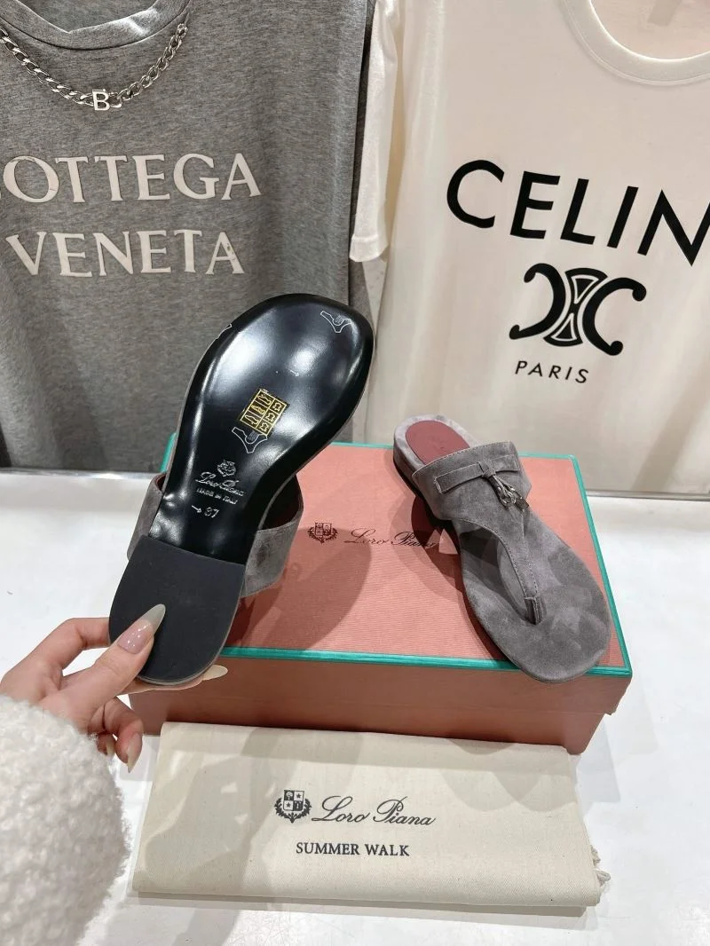Low-cost Loro Piana Sandals