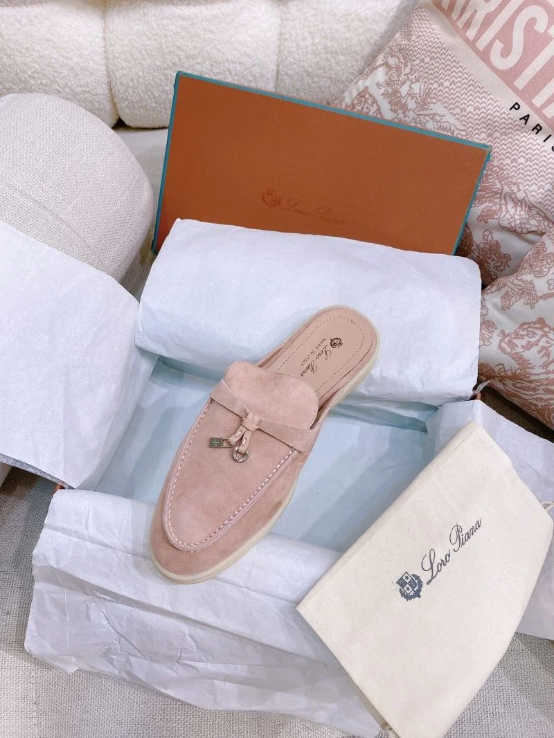 Low-cost Loro Piana Sandals