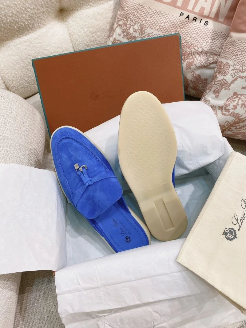 Top match Loro Piana Sandals