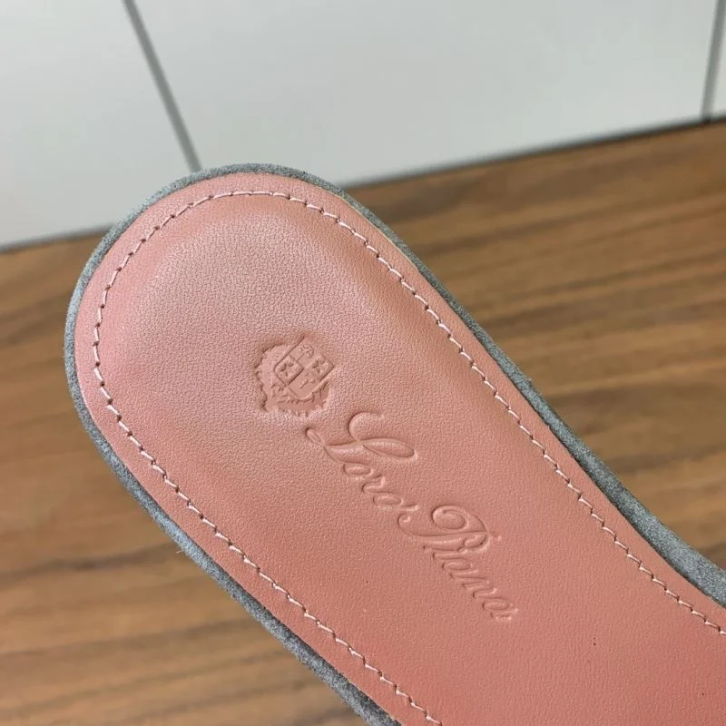 Low-cost Loro Piana Sandals