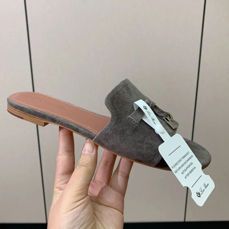 Low-cost Loro Piana Sandals