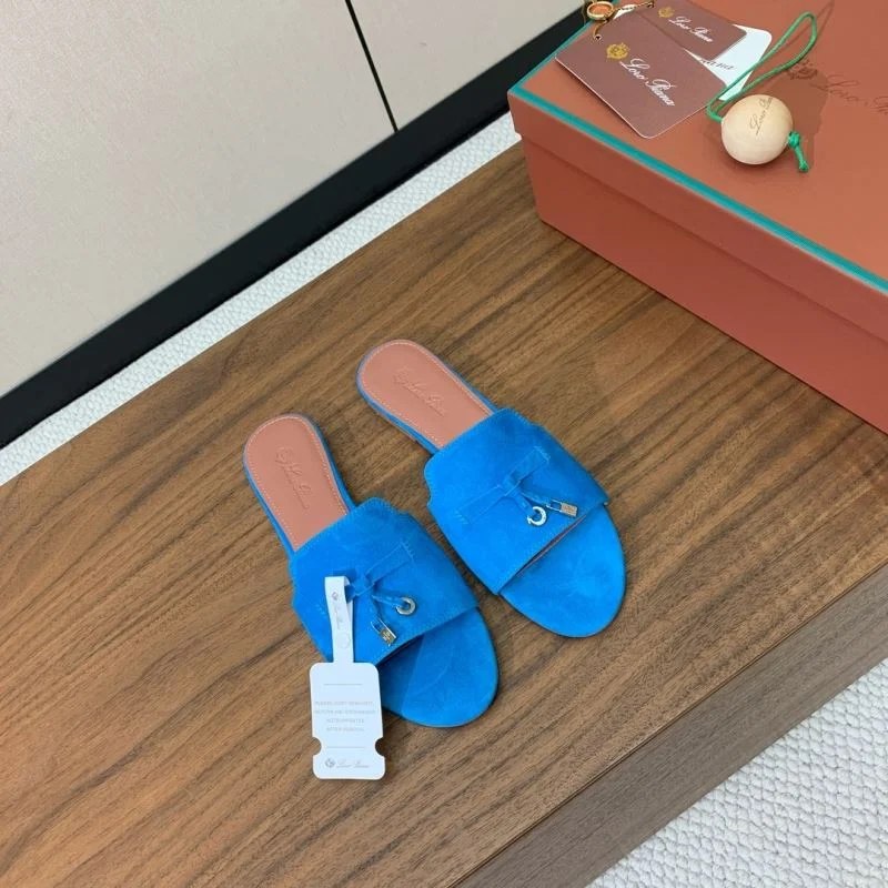 Top match Loro Piana Sandals