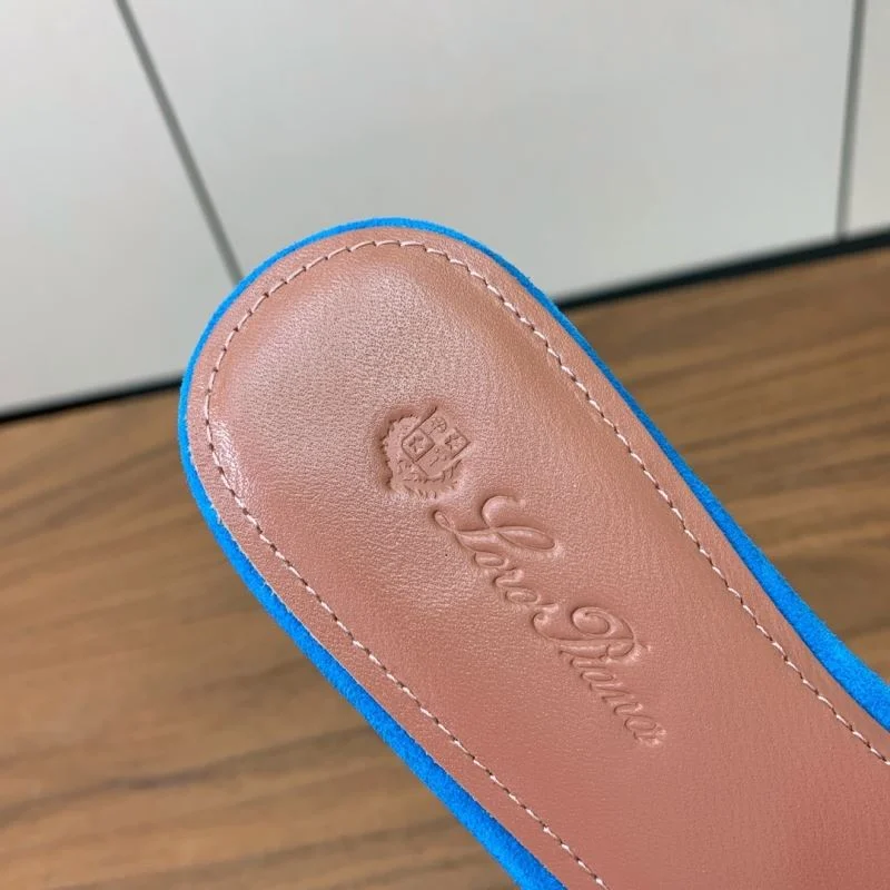 Top match Loro Piana Sandals