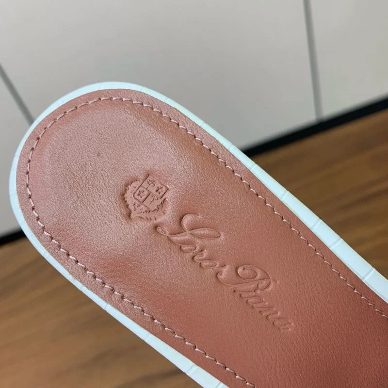 Exact replica Loro Piana Sandals