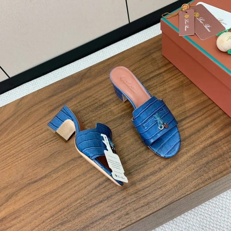 Top match Loro Piana Sandals