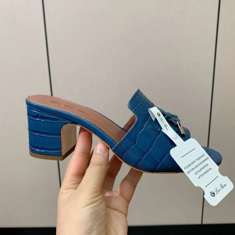Top match Loro Piana Sandals