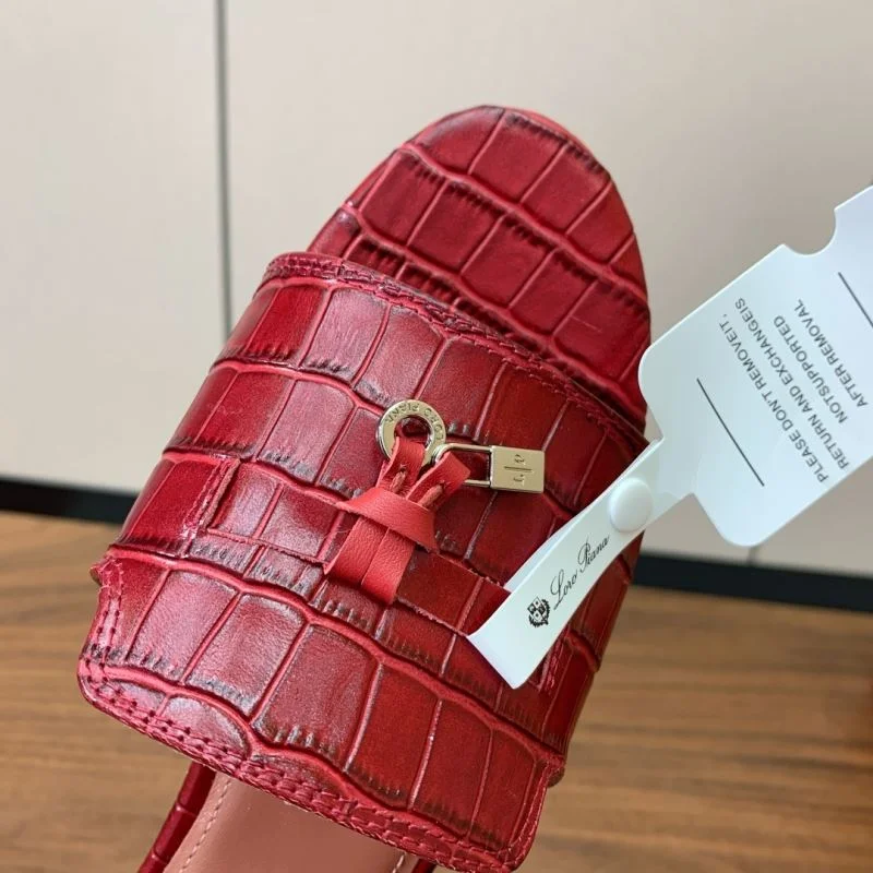 Low-cost Loro Piana Sandals
