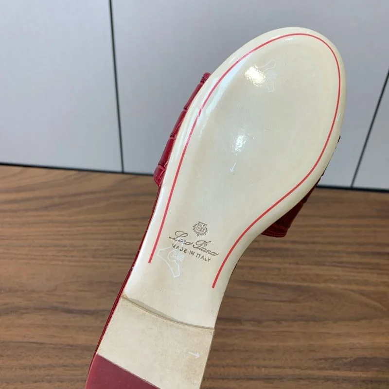 Low-cost Loro Piana Sandals