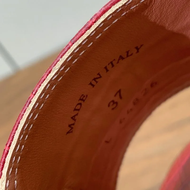 Low-cost Loro Piana Sandals