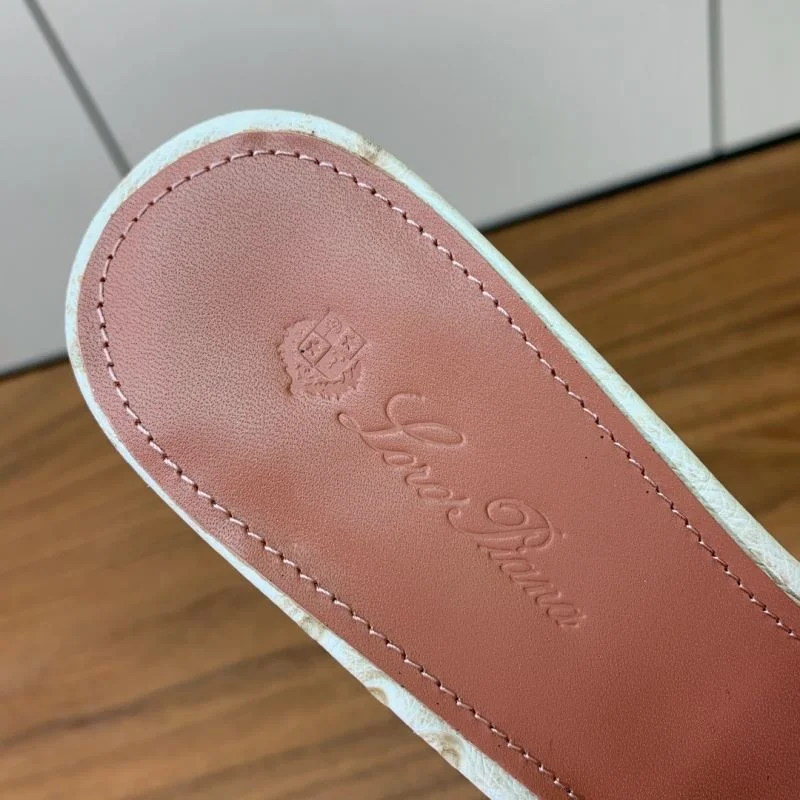 Low-cost Loro Piana Sandals