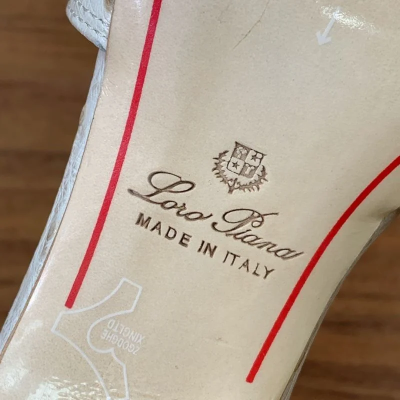 Low-cost Loro Piana Sandals