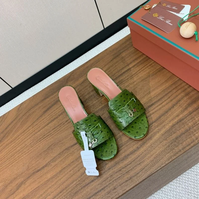 Top match Loro Piana Sandals