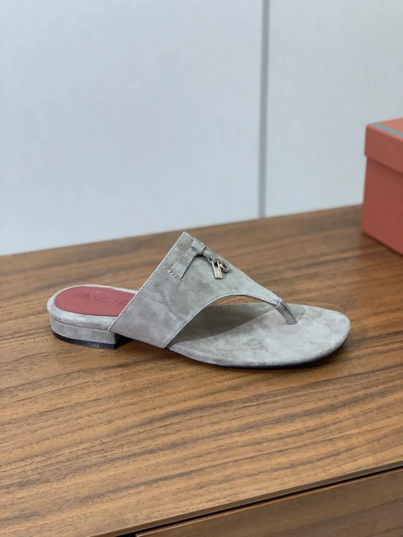 Top match Loro Piana Sandals
