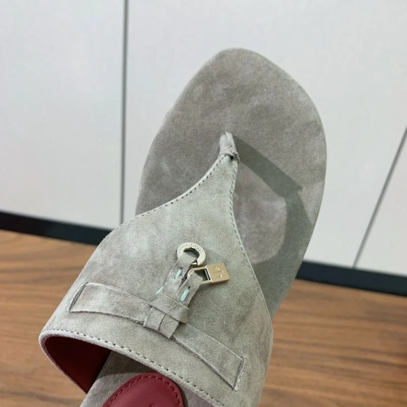 Top match Loro Piana Sandals