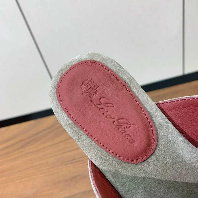 Top match Loro Piana Sandals