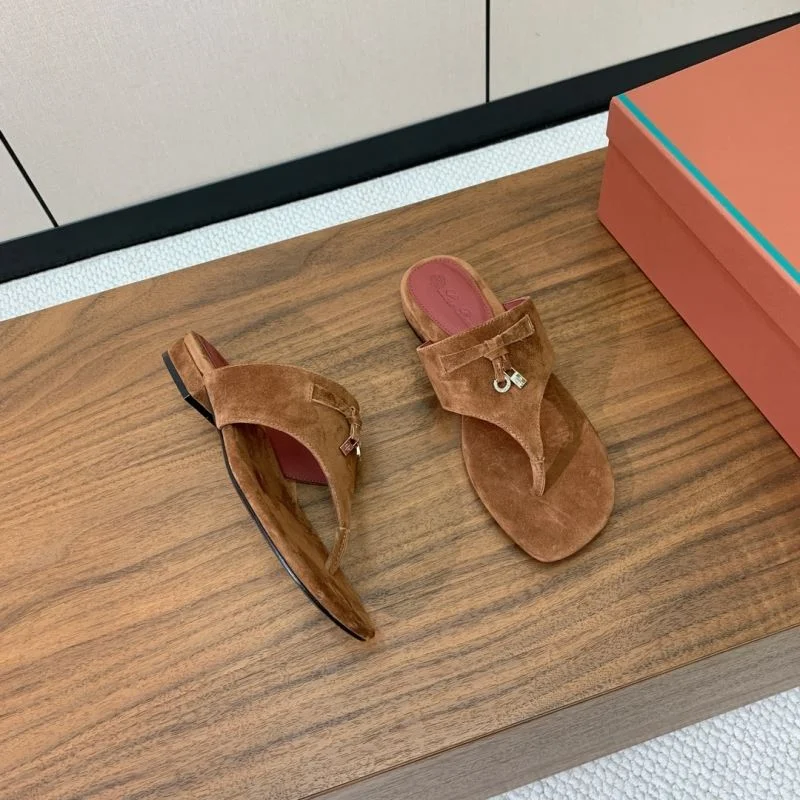 Top match Loro Piana Sandals
