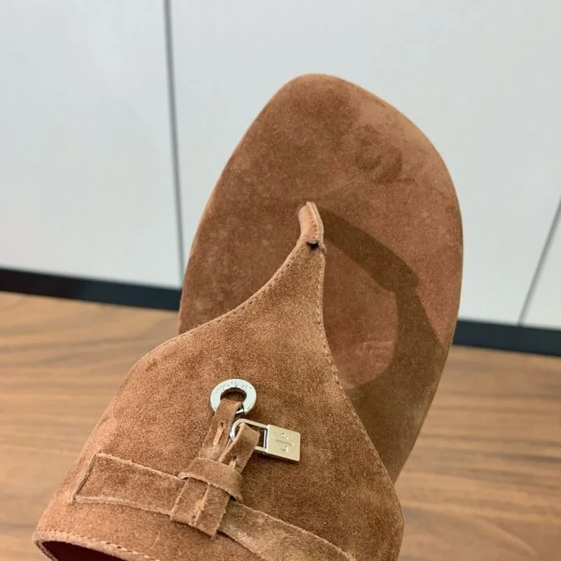Top match Loro Piana Sandals