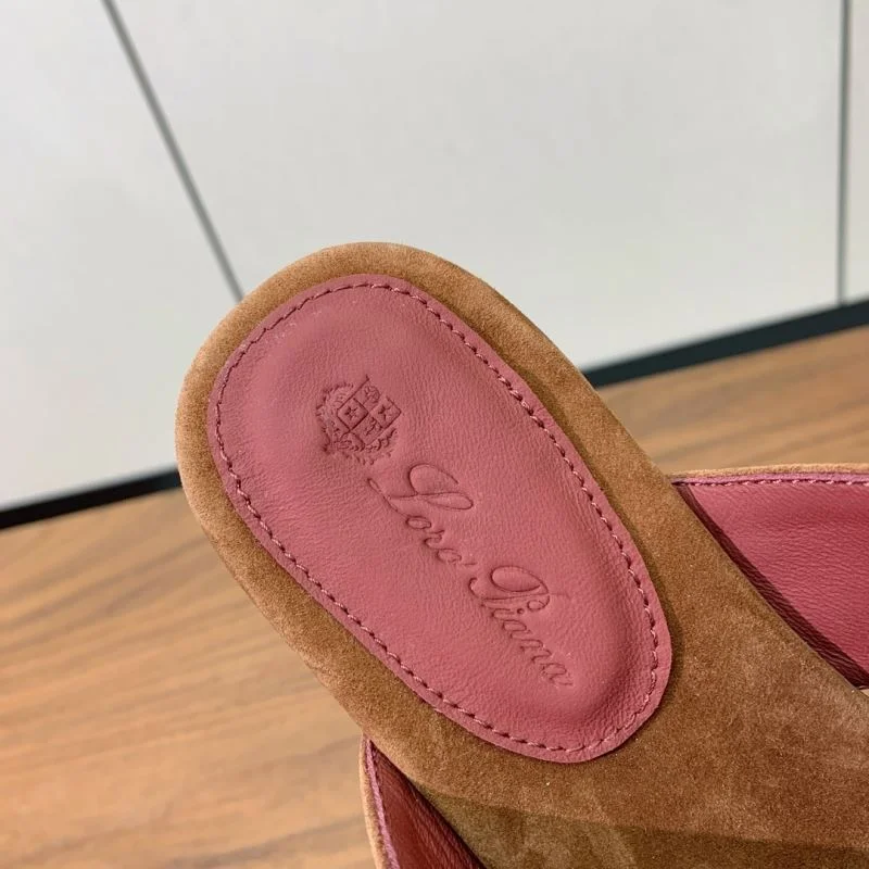 Top match Loro Piana Sandals