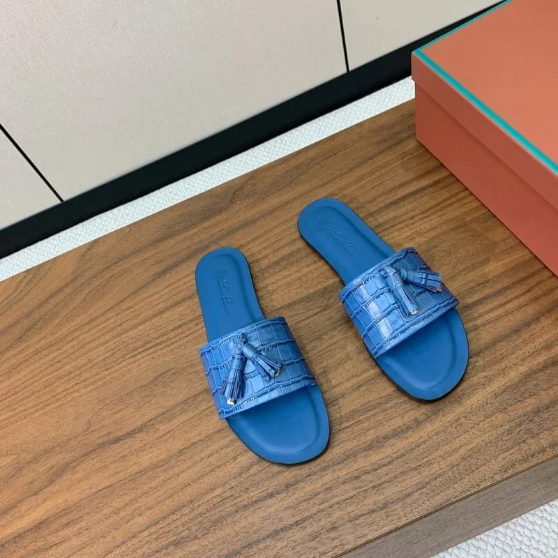 Top match Loro Piana Sandals
