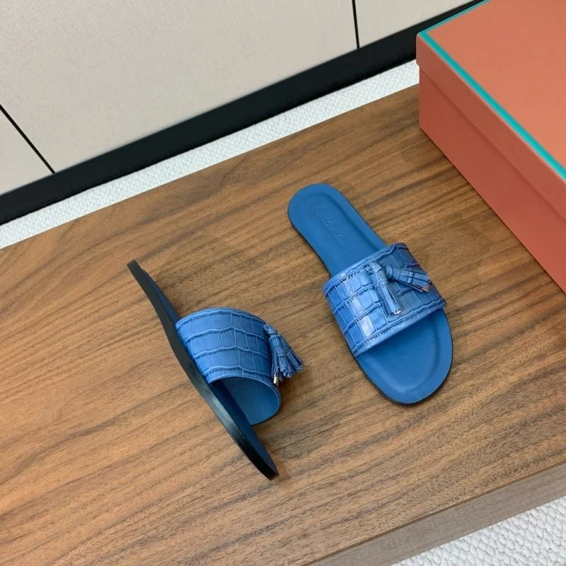 Top match Loro Piana Sandals