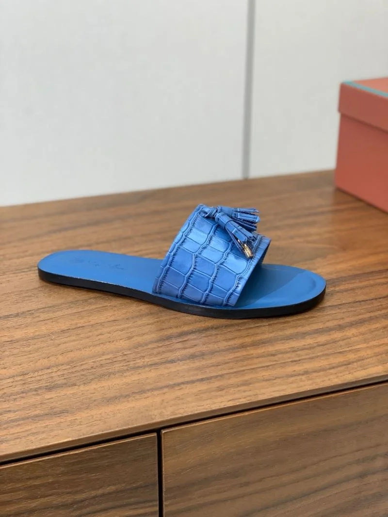 Top match Loro Piana Sandals