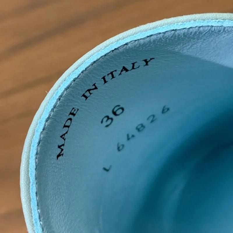 Low-cost Loro Piana Sandals
