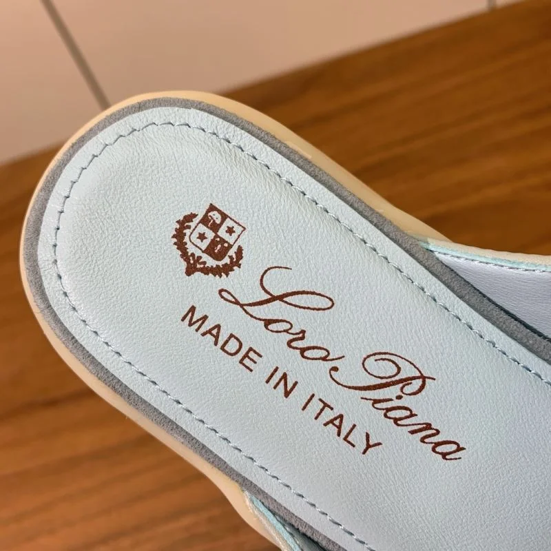 Low-cost Loro Piana Sandals