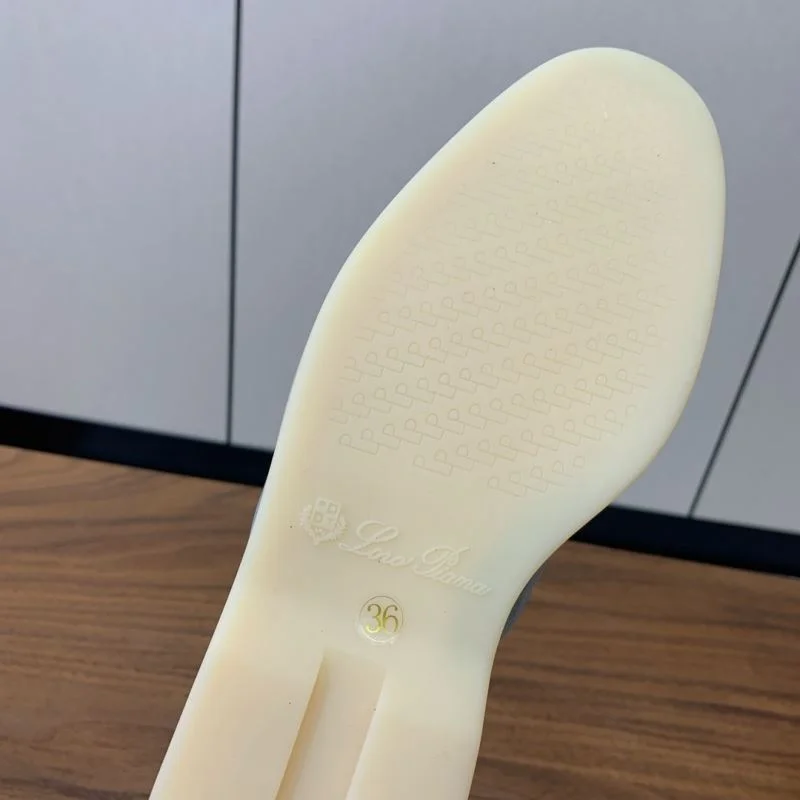 Low-cost Loro Piana Sandals