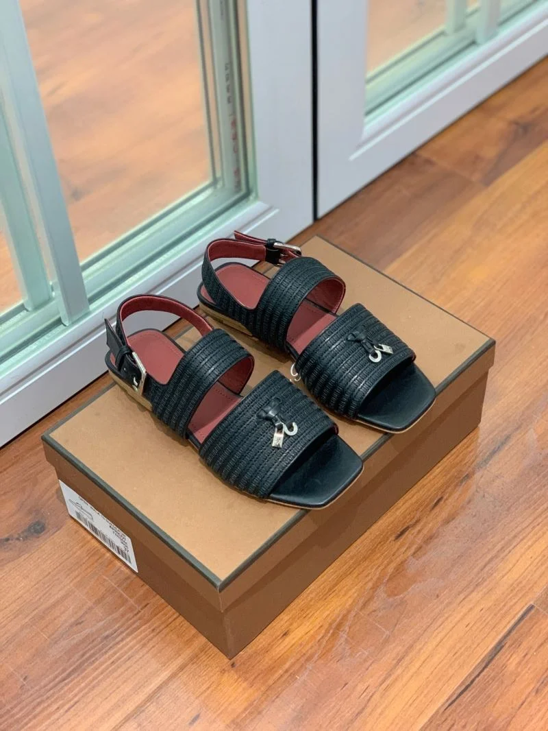 Top match Loro Piana Sandals