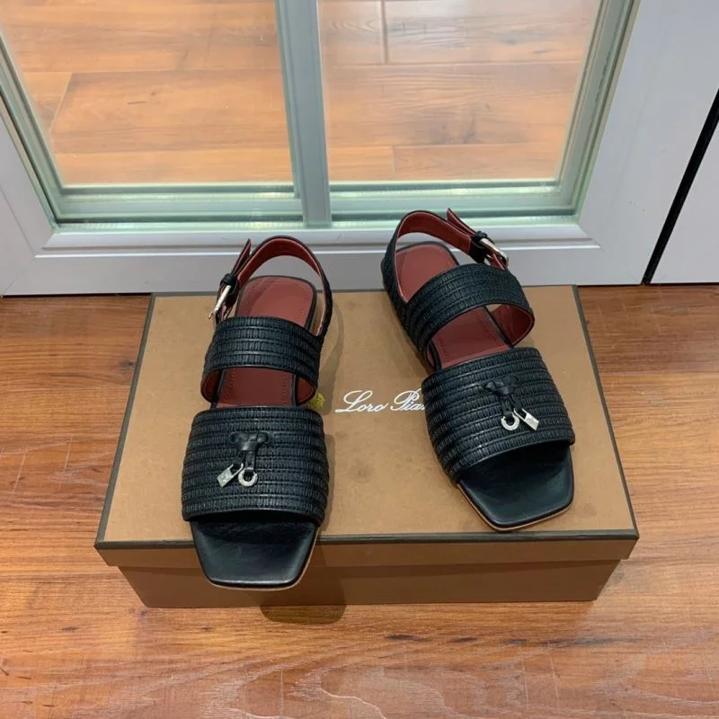 Top match Loro Piana Sandals