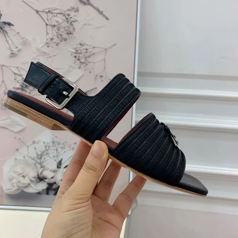Top match Loro Piana Sandals