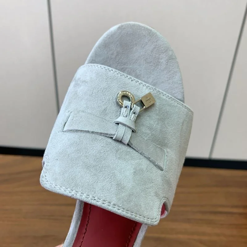 Low-cost Loro Piana Sandals