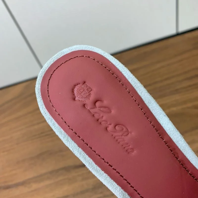 Low-cost Loro Piana Sandals