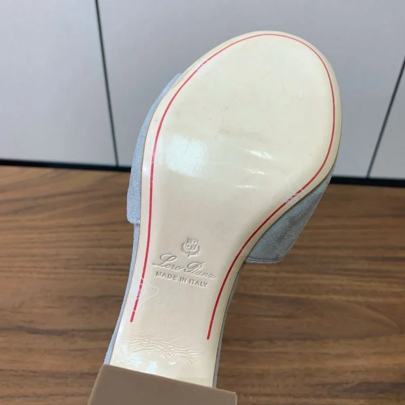 Low-cost Loro Piana Sandals