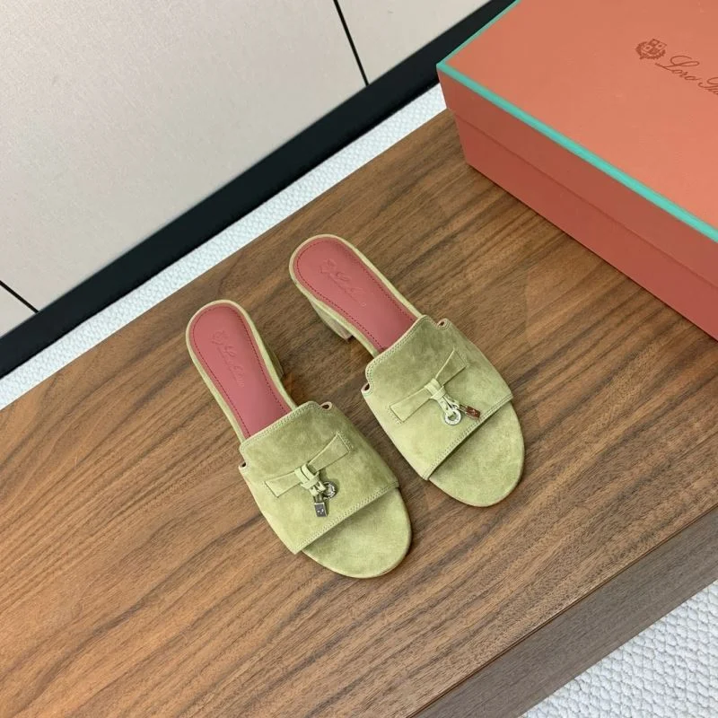 Top match Loro Piana Sandals