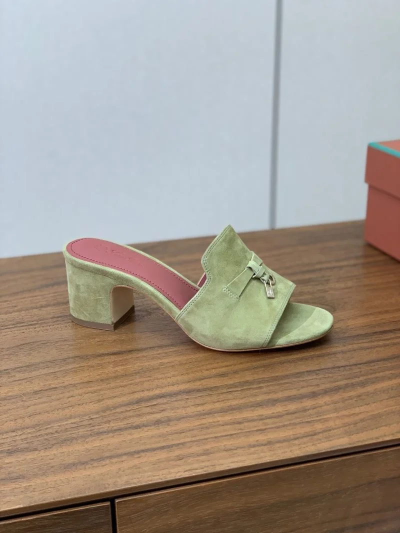 Top match Loro Piana Sandals
