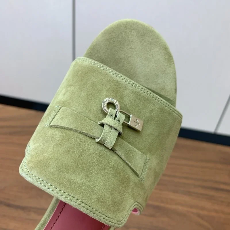 Top match Loro Piana Sandals