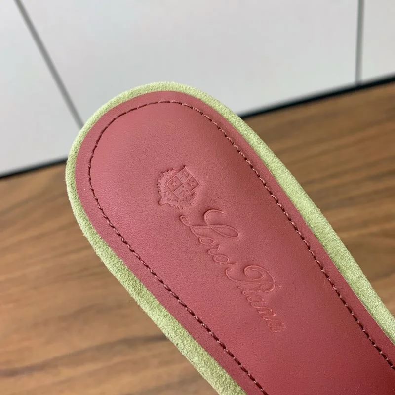 Top match Loro Piana Sandals